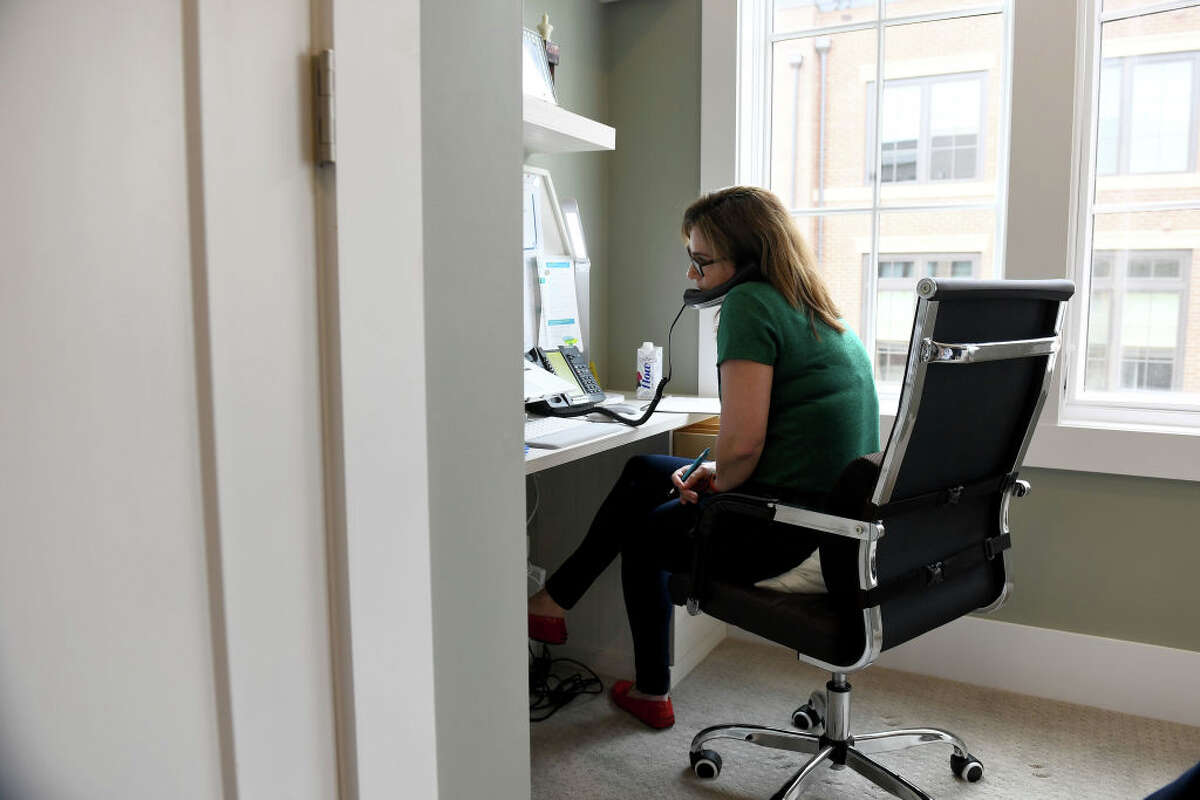 Nearly 25% of 988 suicide hotline calls in Texas go unanswered