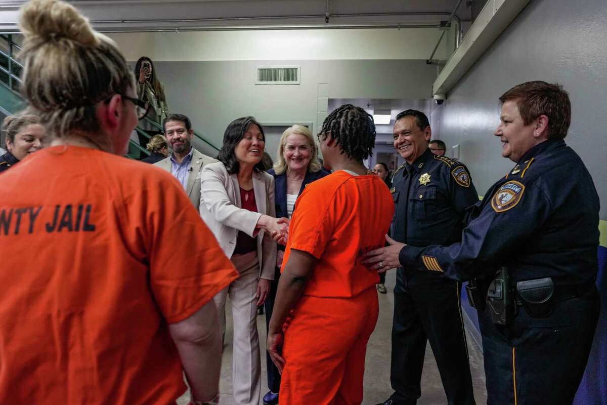 Labor secretary Julie Su tours women's programs at Harris County Jail