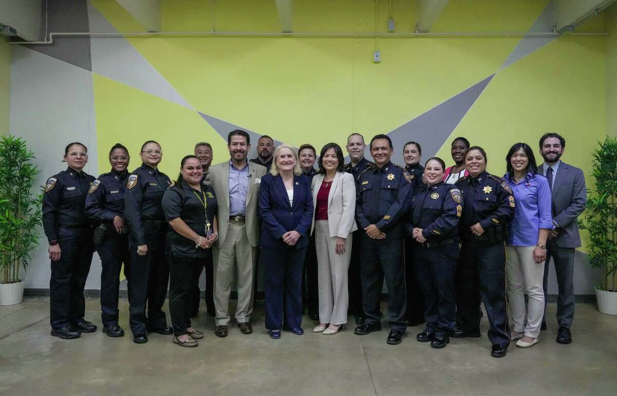 Labor secretary Julie Su tours women's programs at Harris County Jail