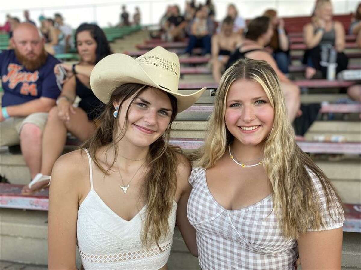 Crowd hollers for Bailey Zimmerman at Midland concert