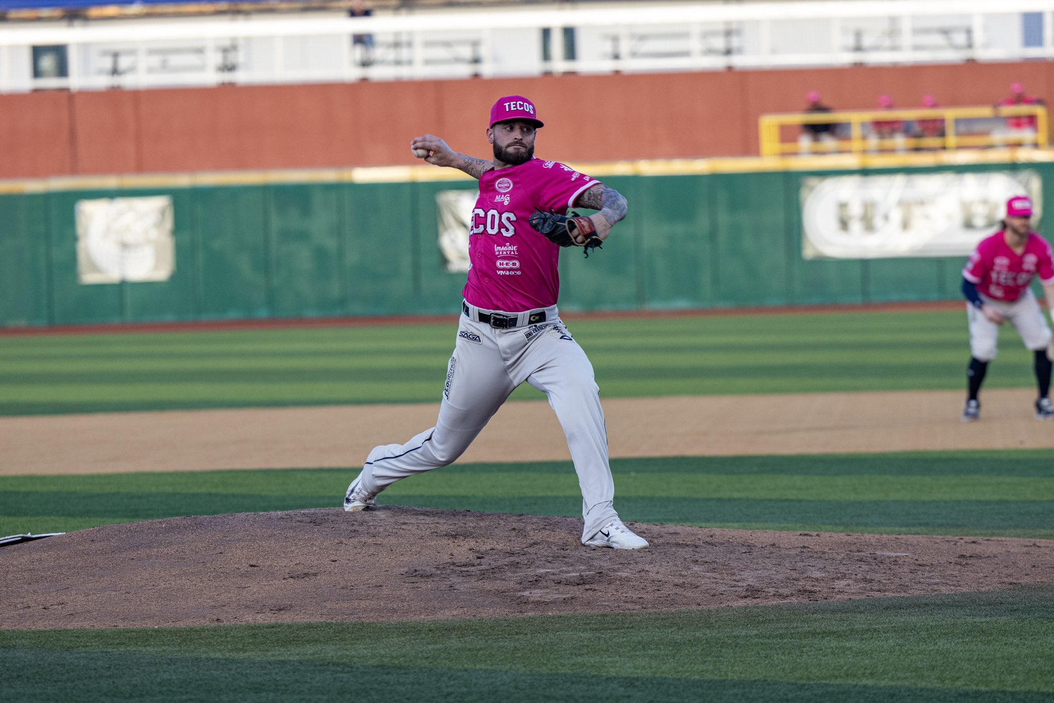 Tecos open series with 5-3 win over Saraperos