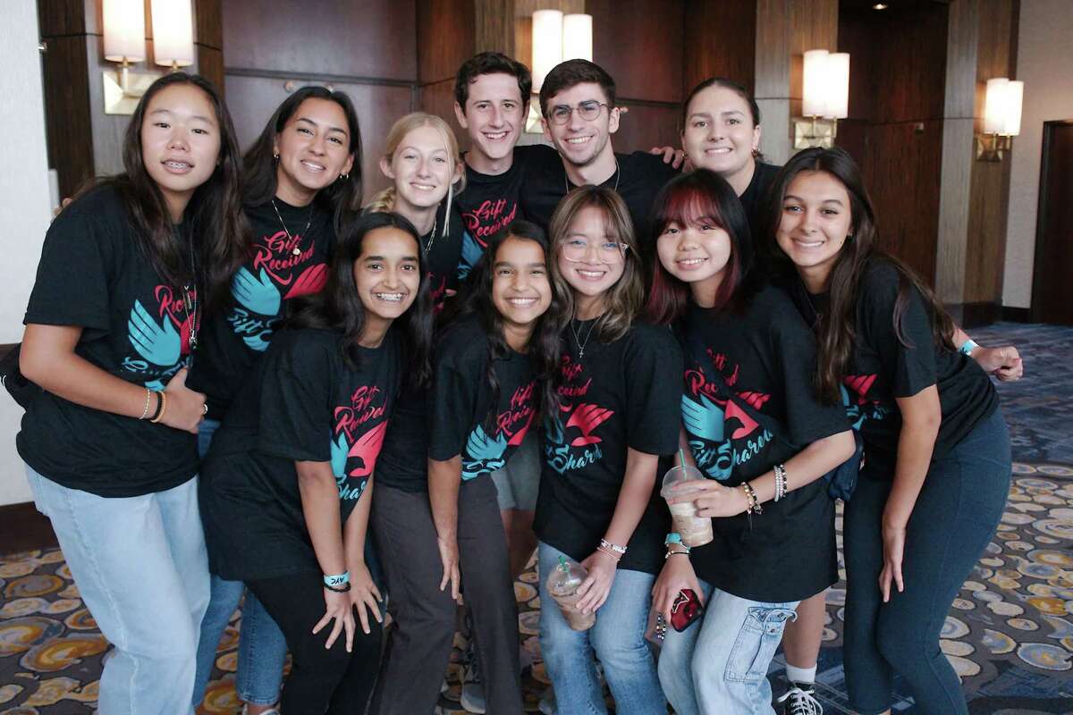 1,000 young Catholics gather for archdiocese's annual conference
