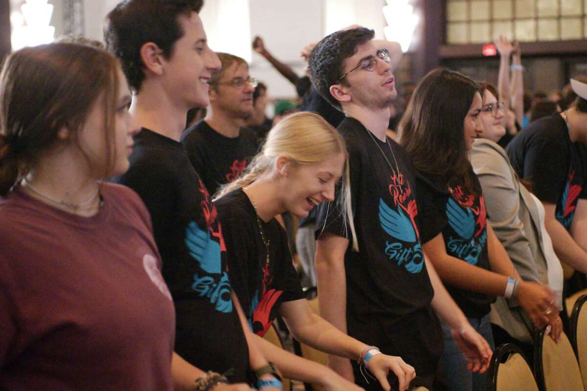 1,000 young Catholics gather for archdiocese's annual conference