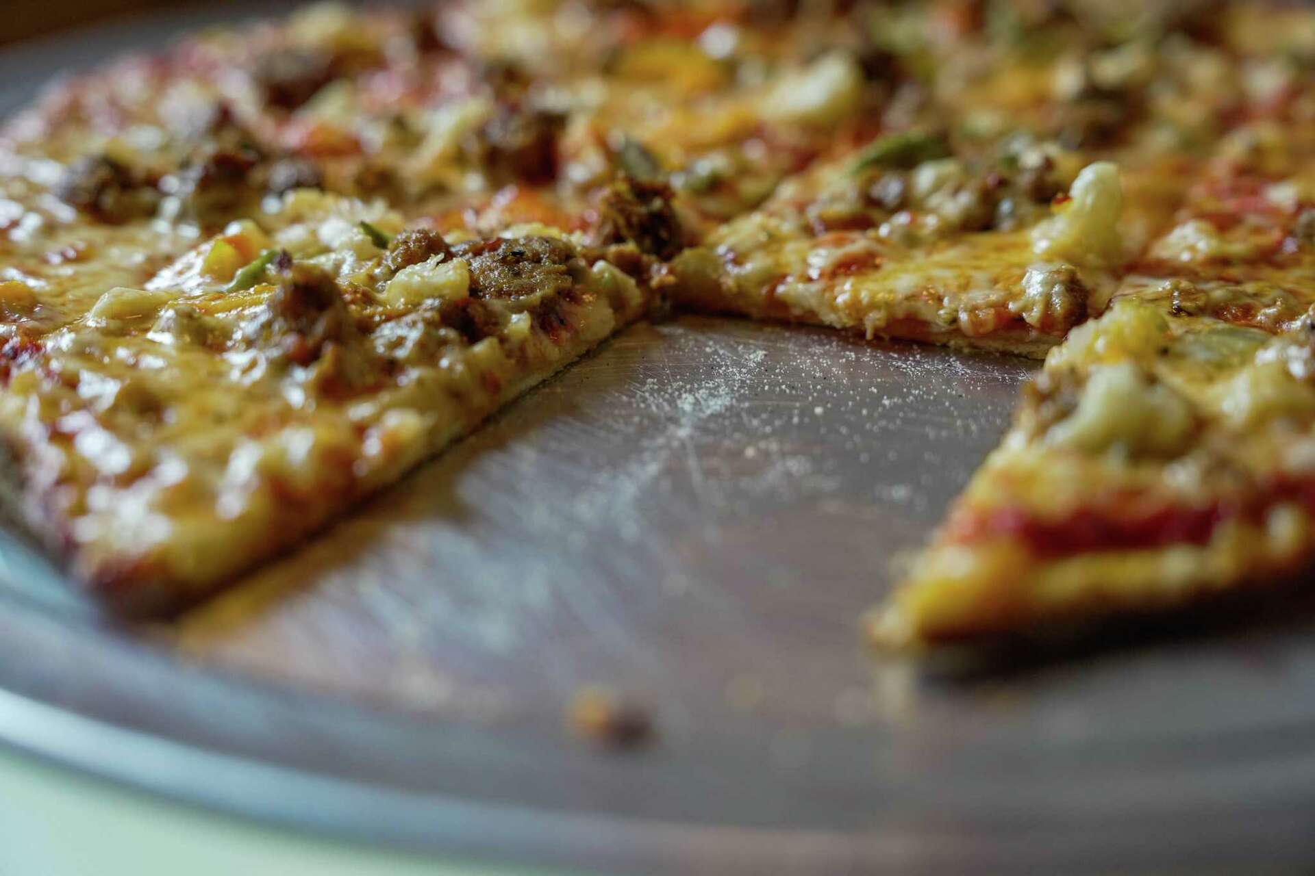 Houston pizza restaurant Nonno’s opens with Chicago tavern-style pies