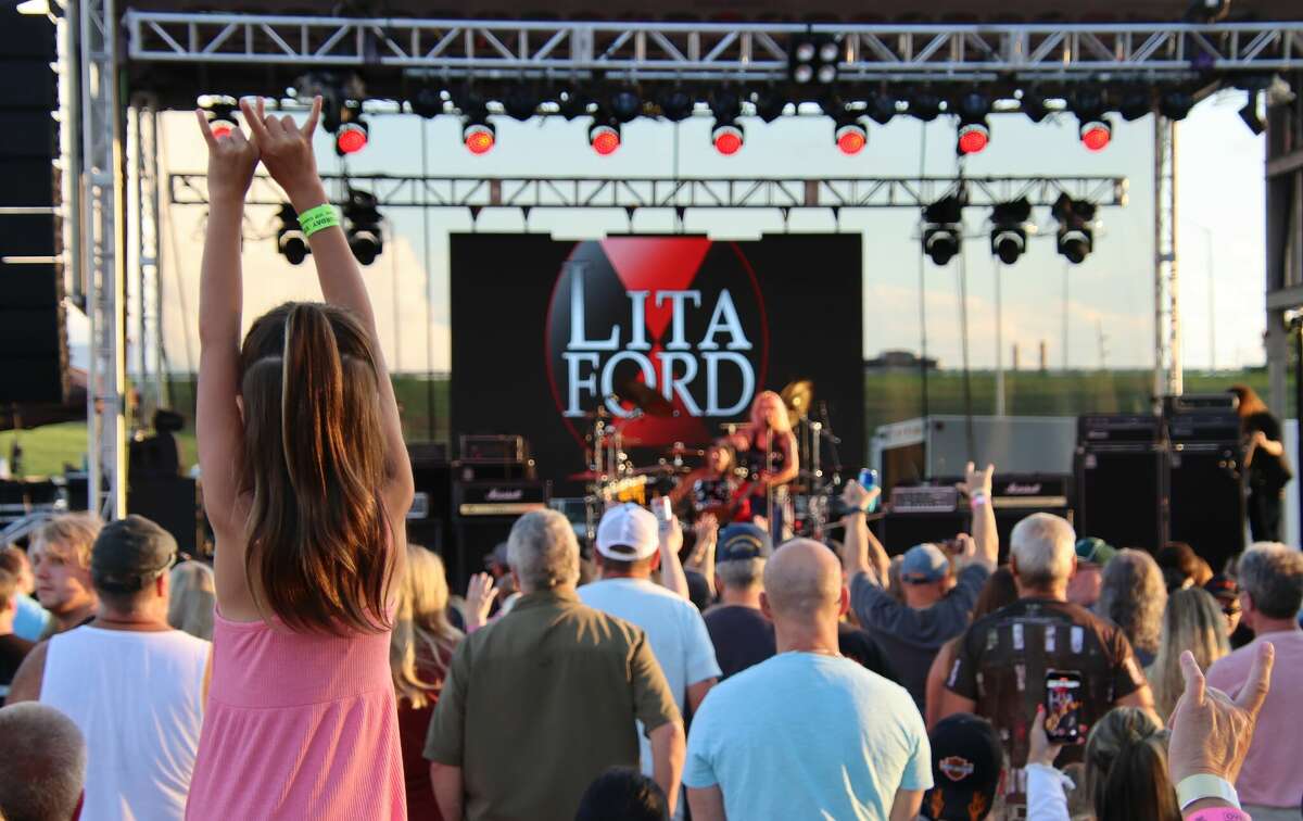 Lita Ford, Dokken rock Labadie Rib Fest crowd