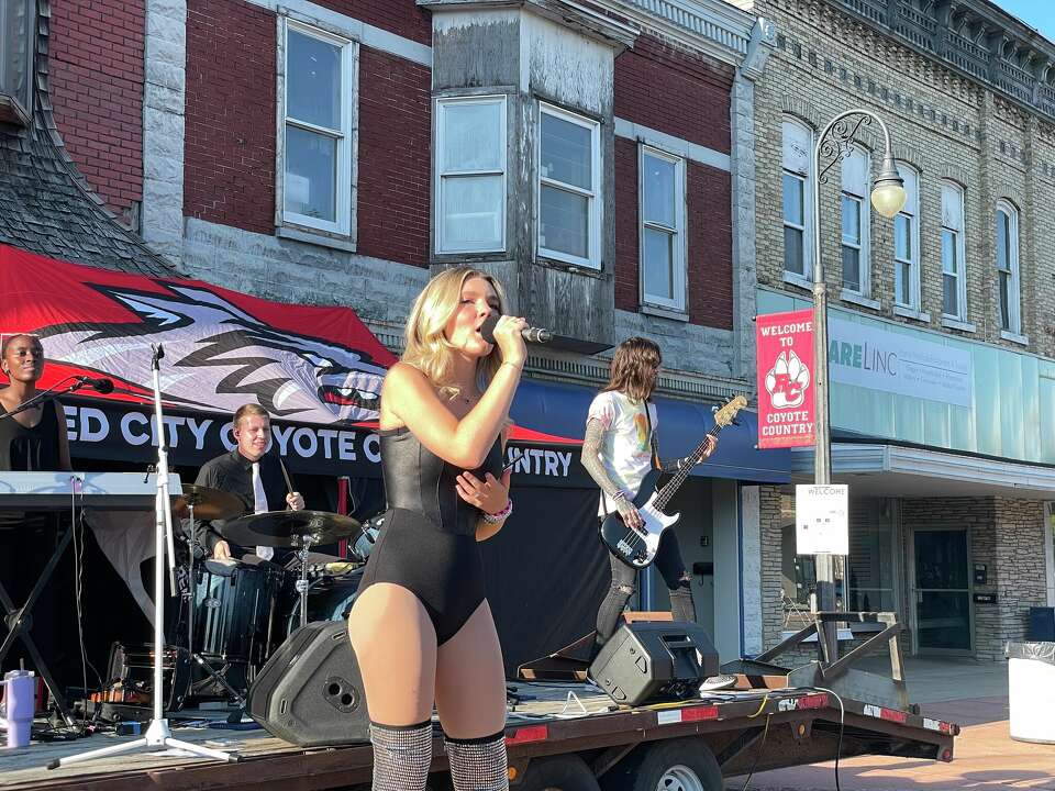 Taylor Swift tribute artist Kanin Wren coming to Big Rapids Michigan