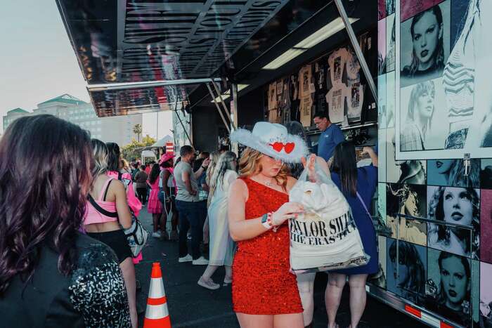 Taylor Swift: Behind the viral story of listening to her in prison