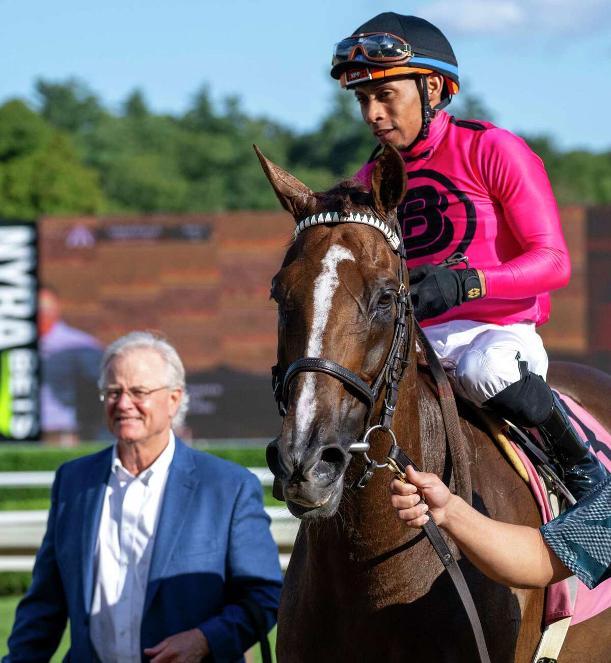 9-year-old gelding wins Saratoga's Sunday feature race