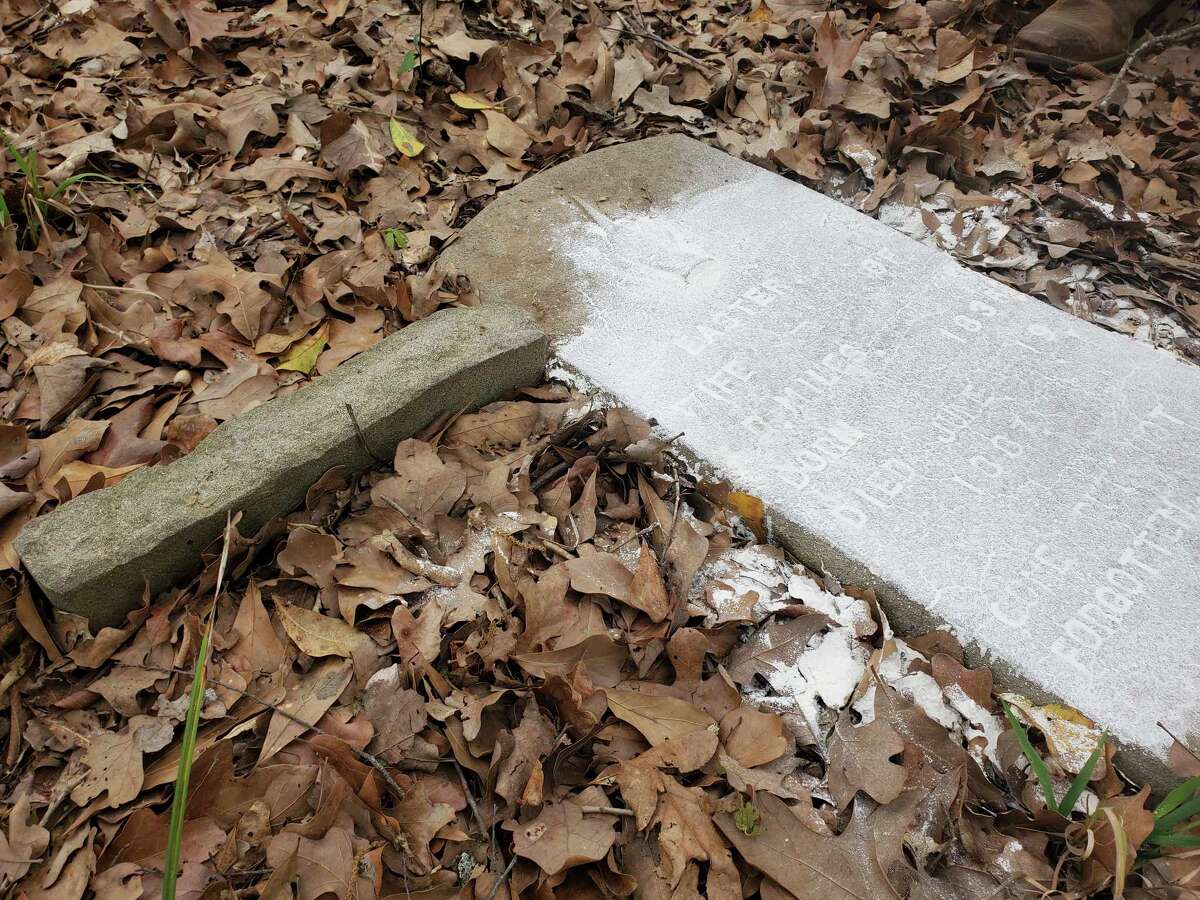 Fairfield Lake former slave cemetery may save park, historian hopes