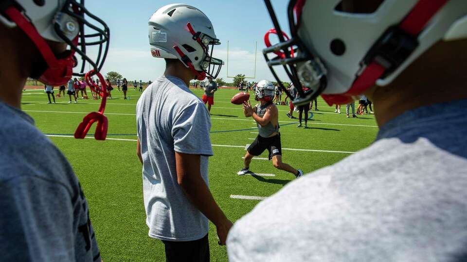 Stevens High School begins new era with Ryan Luna at quarterback