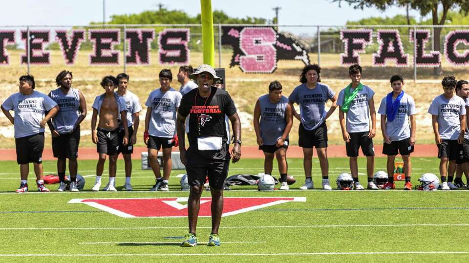 Stevens High School begins new era with Ryan Luna at quarterback