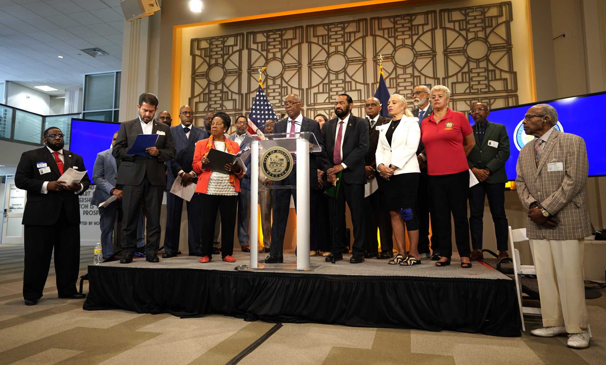 Mayor Turner condemns HISD library plan to create discipline centers