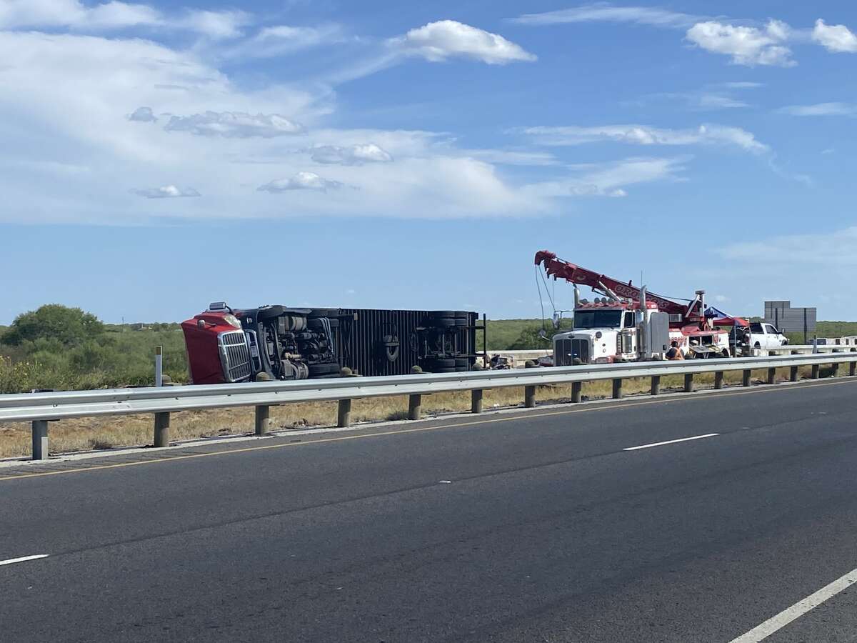 CMV rollover crash causes closure on I-35 at 21-mile marker