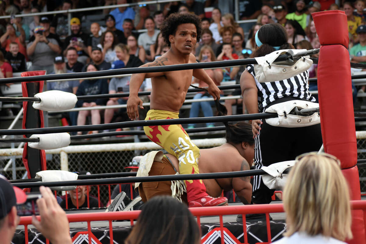 PHOTOS: Micro Wrestling comes to Big Rapids in West Michigan