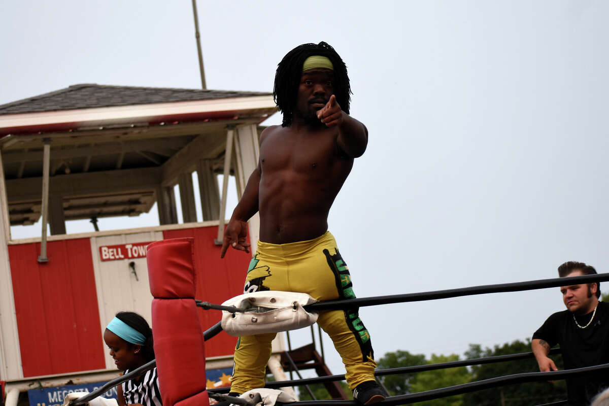 PHOTOS: Micro Wrestling comes to Big Rapids in West Michigan