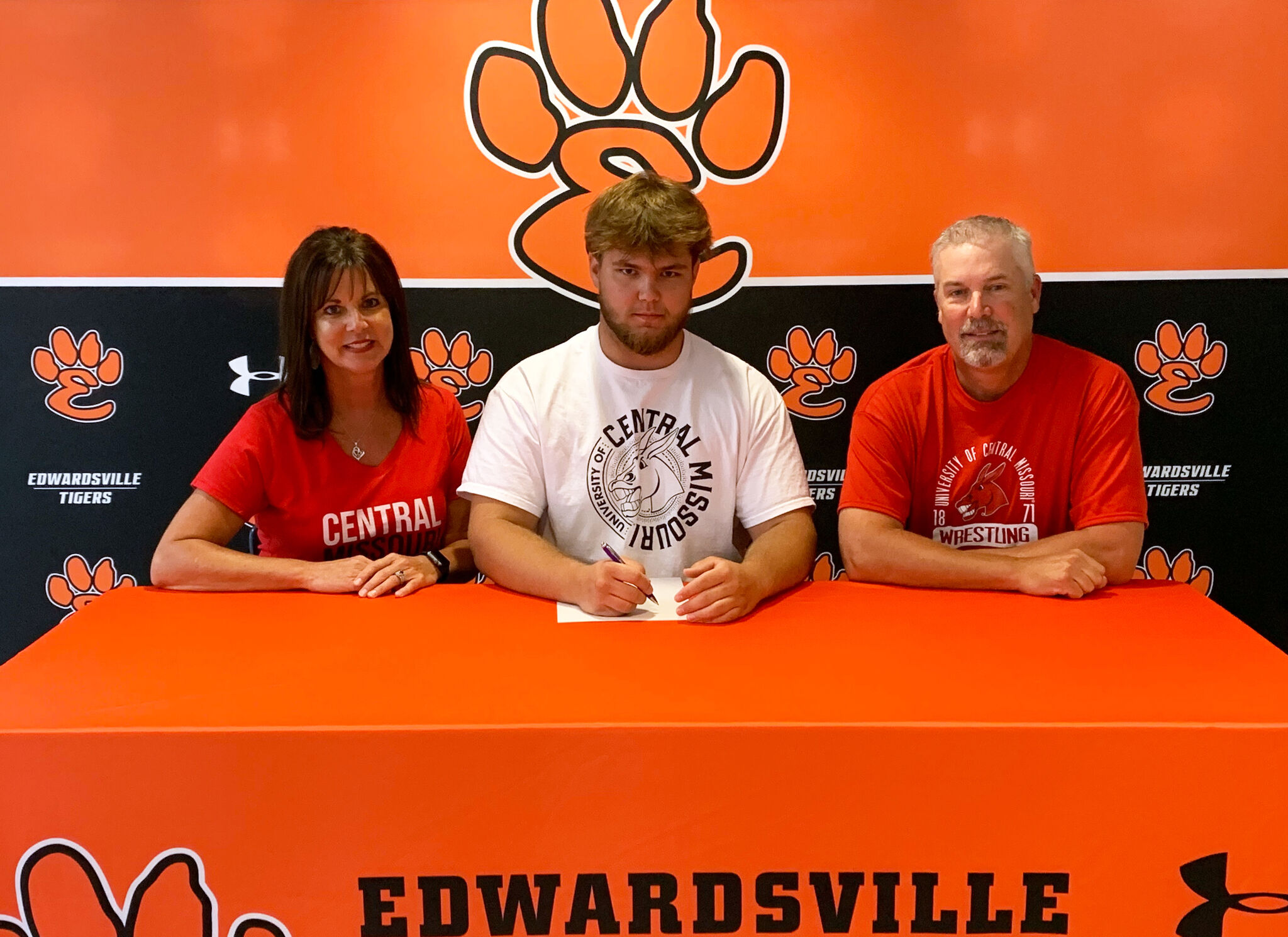 Dawson Rull signs with Central Missouri to wrestle, study aviation