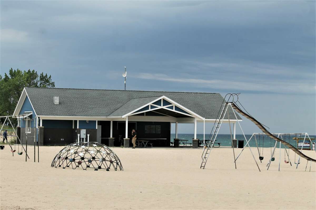 Manistee beach house finds new concessions vendor