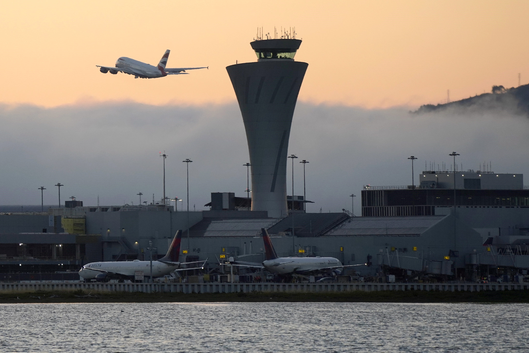SFO testing new landing procedures after town complains about noise ...