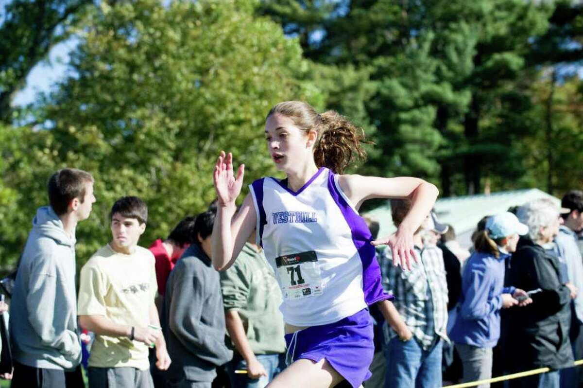 Wilton girls, Ludlowe's Moriarty win FCIAC cross country titles