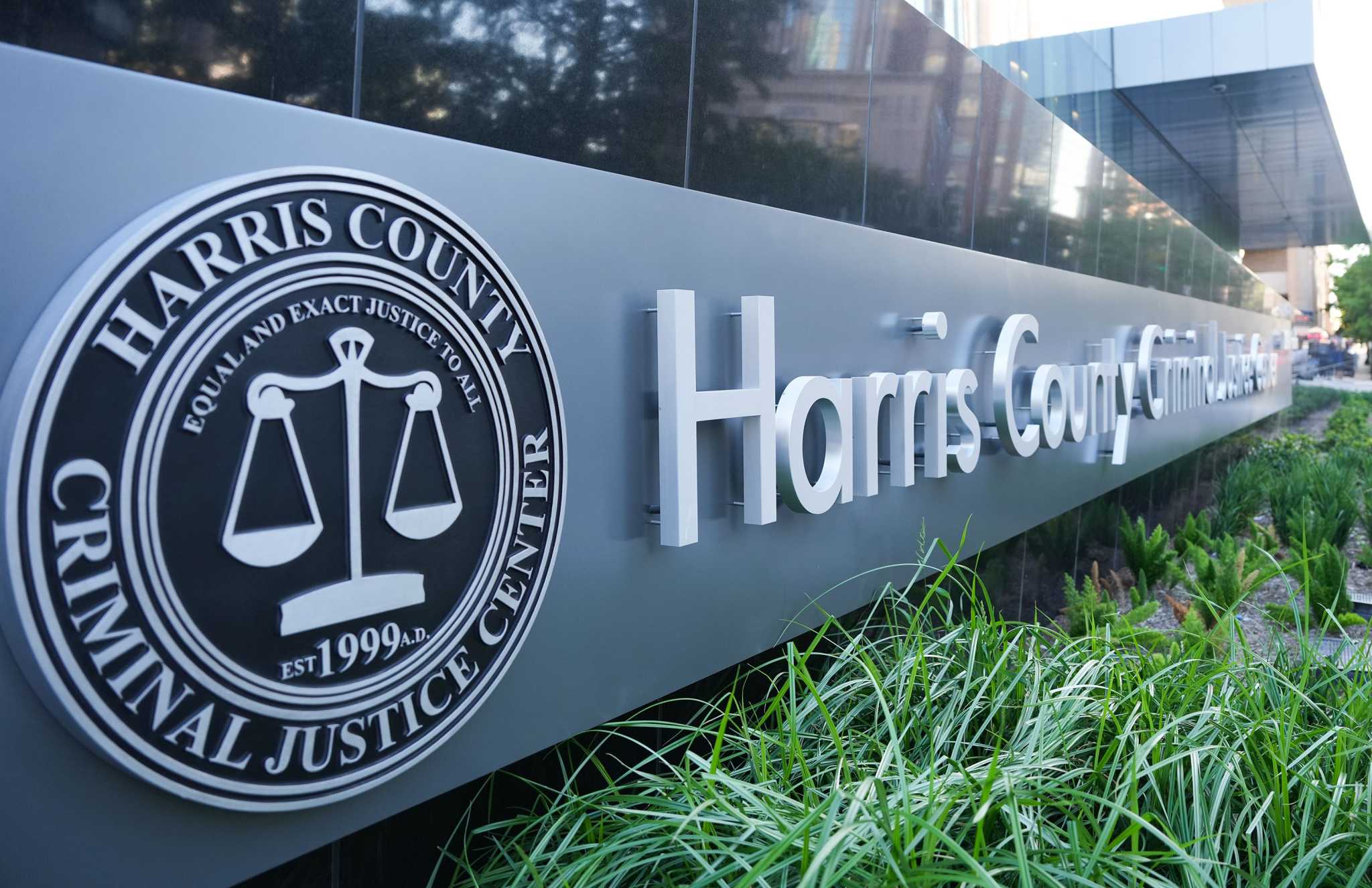 Lee Carter, accused of kidnapping pregnant woman, makes bond