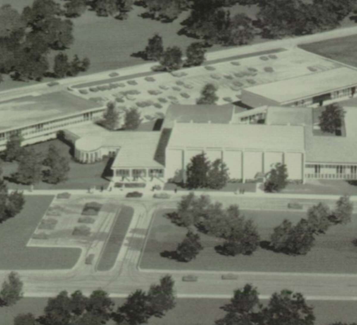 Conroe grads reflect on school's evolution as students return to class