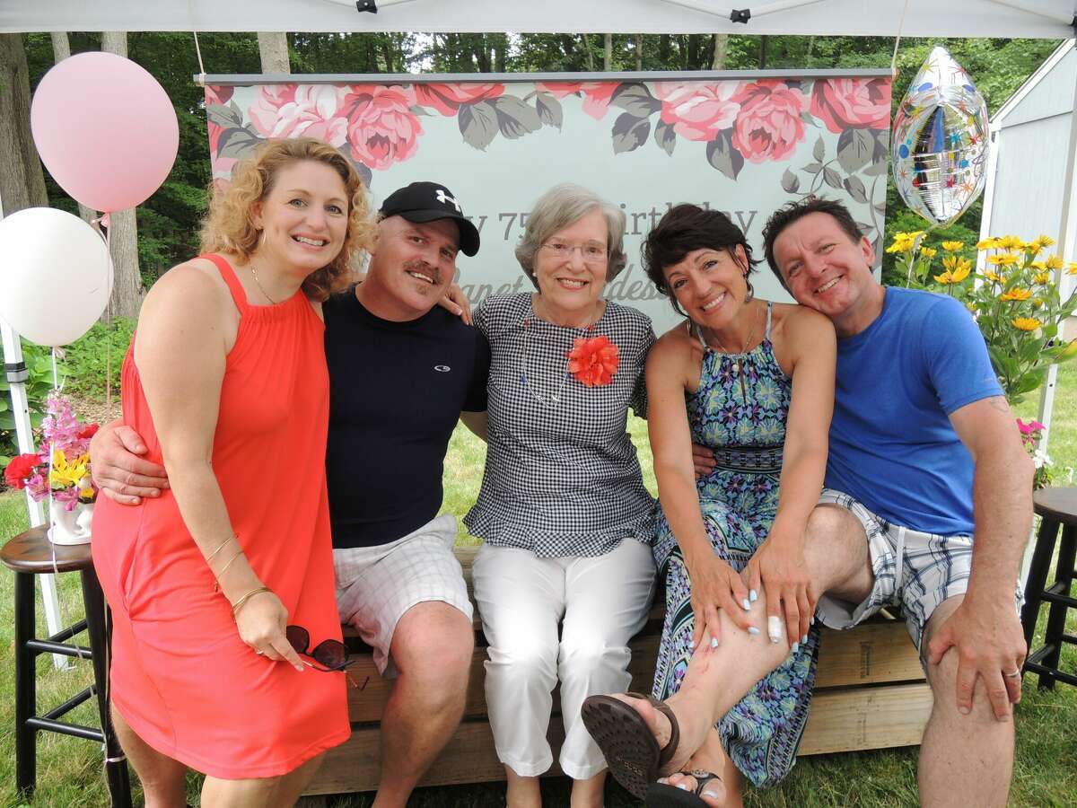 Janet Bondeson, former Wilton town treasurer and school staffer, dies