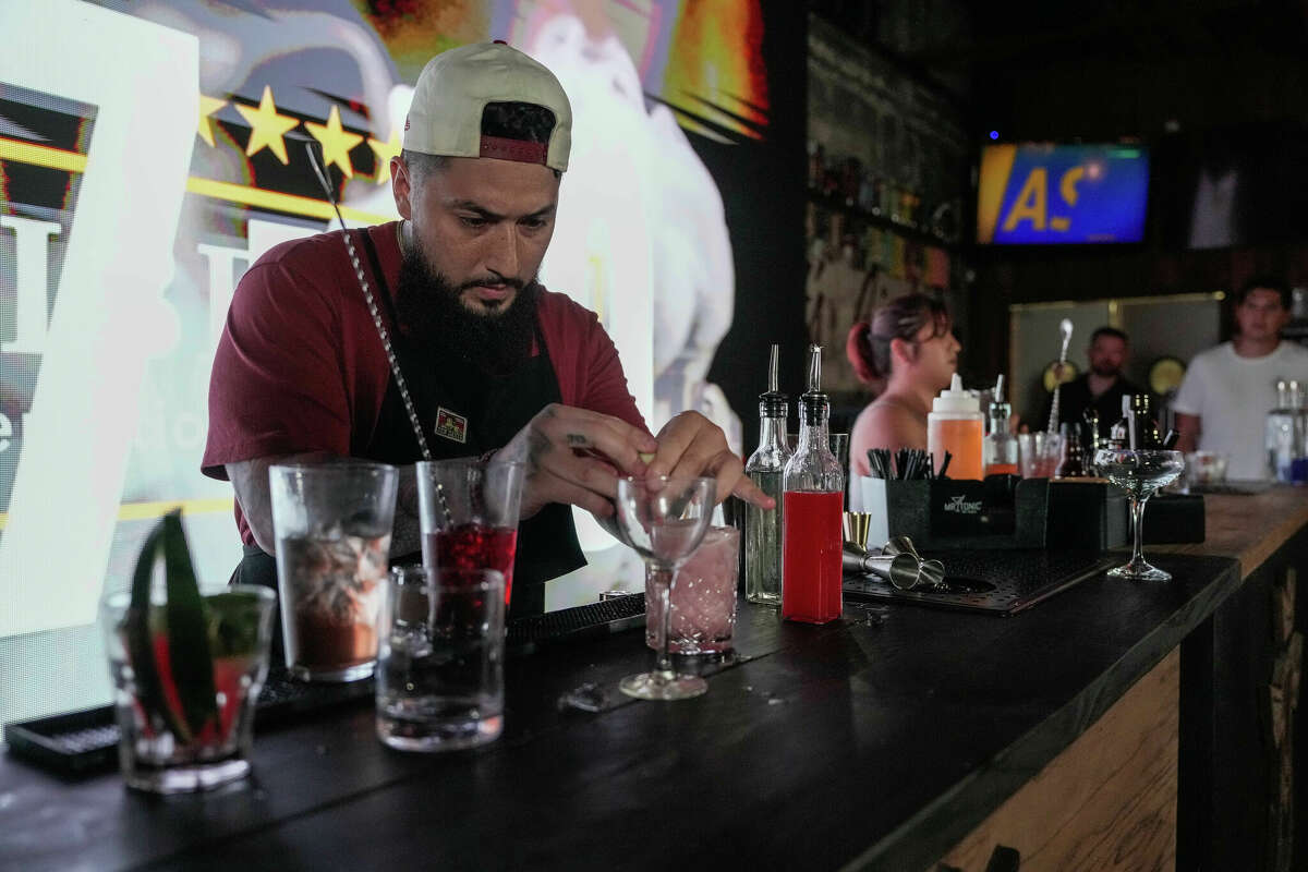 Houston bartenders face off in cocktail competition for cash prizes