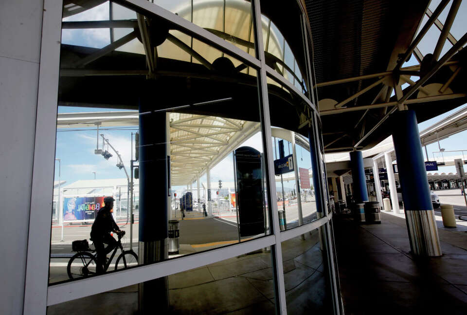 Major airline to cut back flights from SFO, OAK and Sacramento