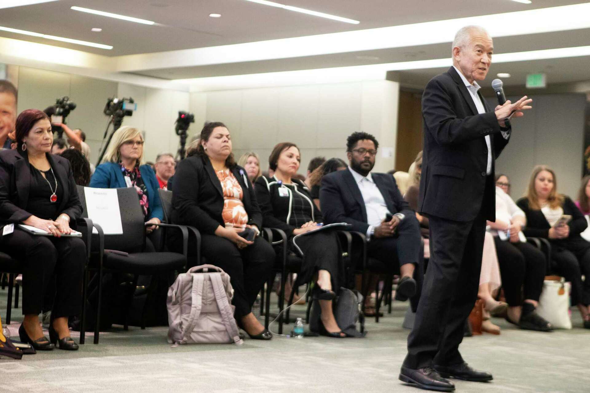 HISD teacher vacancies drop to 206