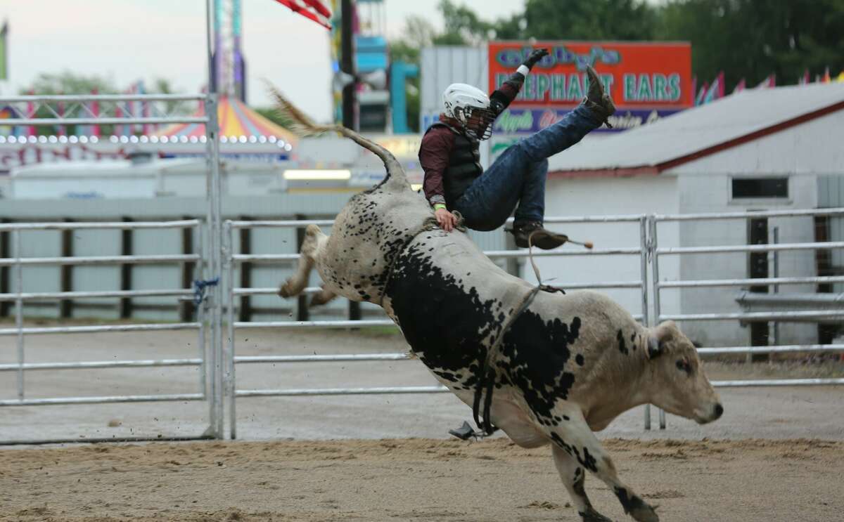 Harsh rain doesn't stop rodeo at Huron Community Fair