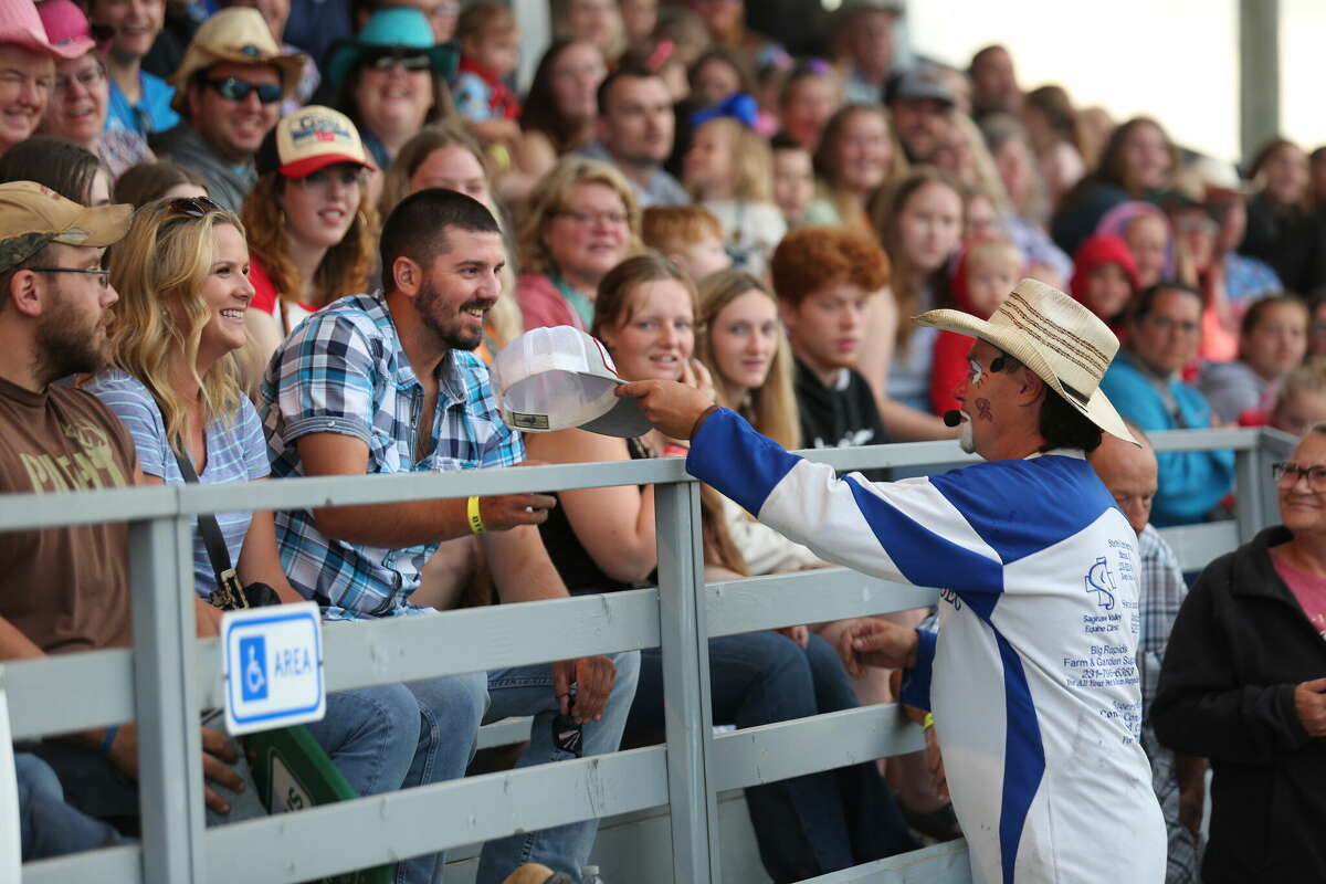 Harsh rain doesn't stop rodeo at Huron Community Fair