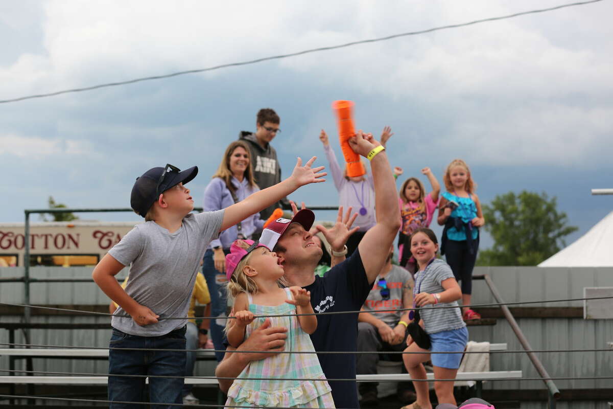 Harsh rain doesn't stop rodeo at Huron Community Fair