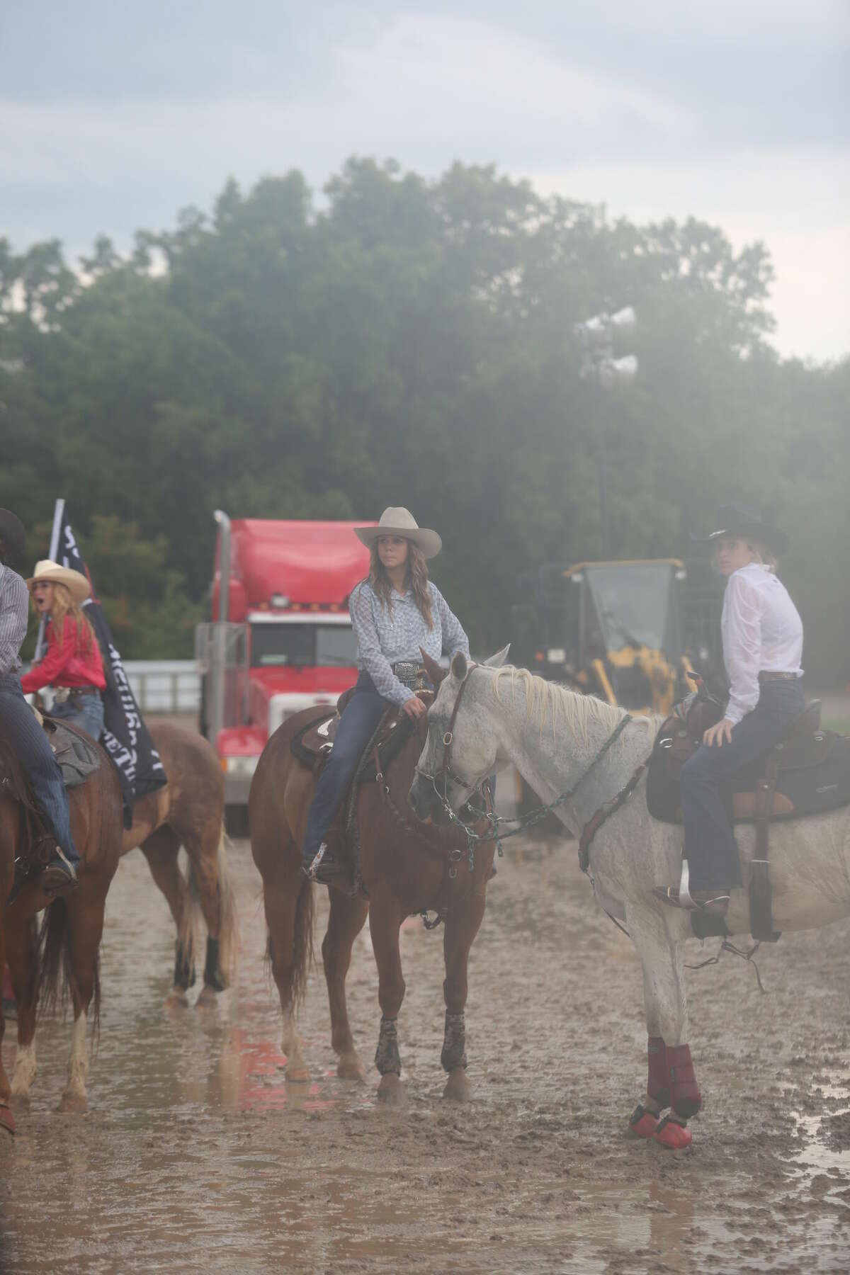 Harsh rain doesn't stop rodeo at Huron Community Fair