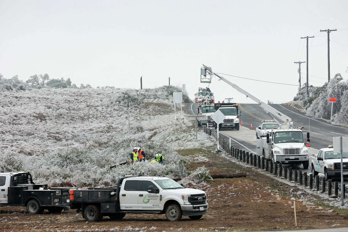 Feds weigh new rules to connect Texas power grid across state lines