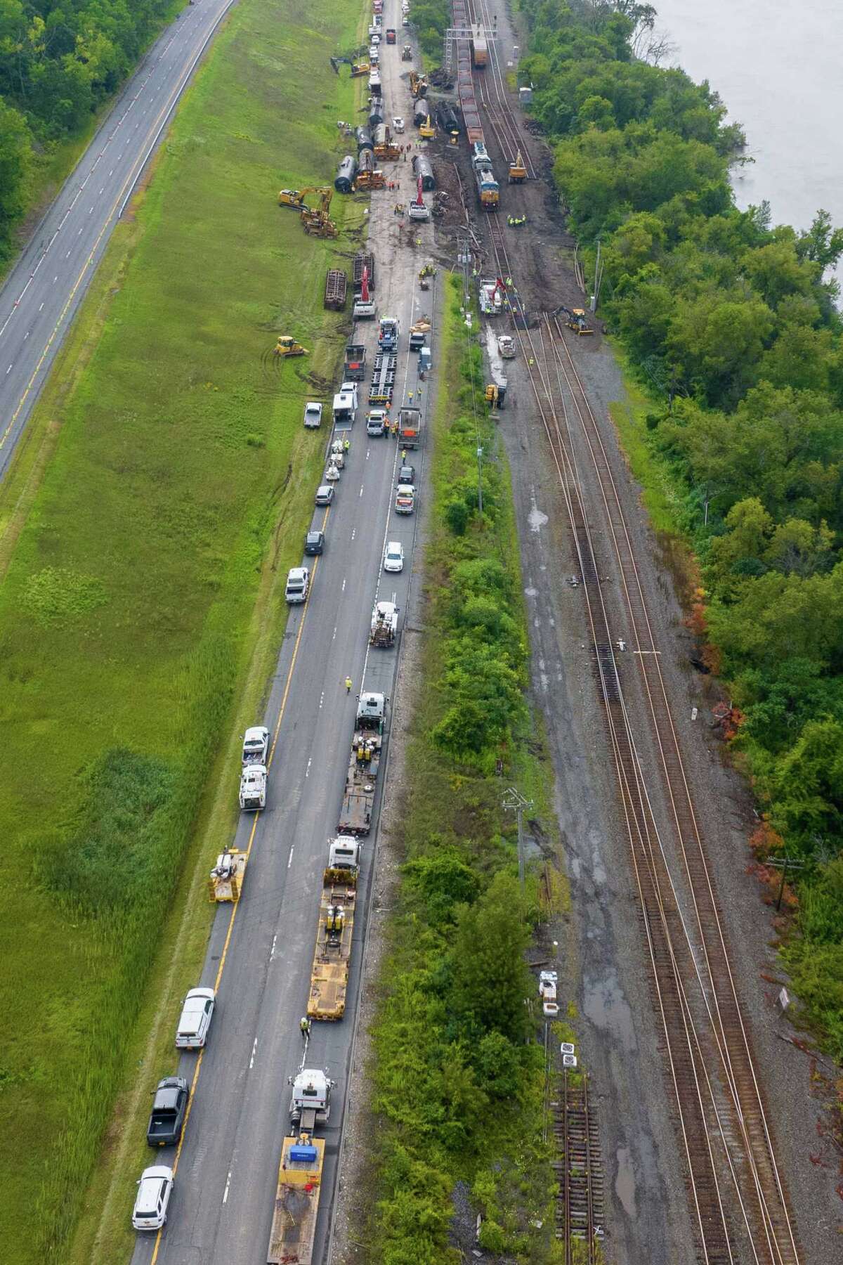 Investigation, cleanup continue following Amsterdam train derailment