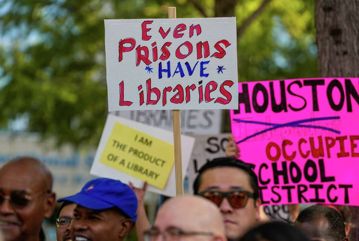 HISD library policy draws intense criticism at large Saturday rally