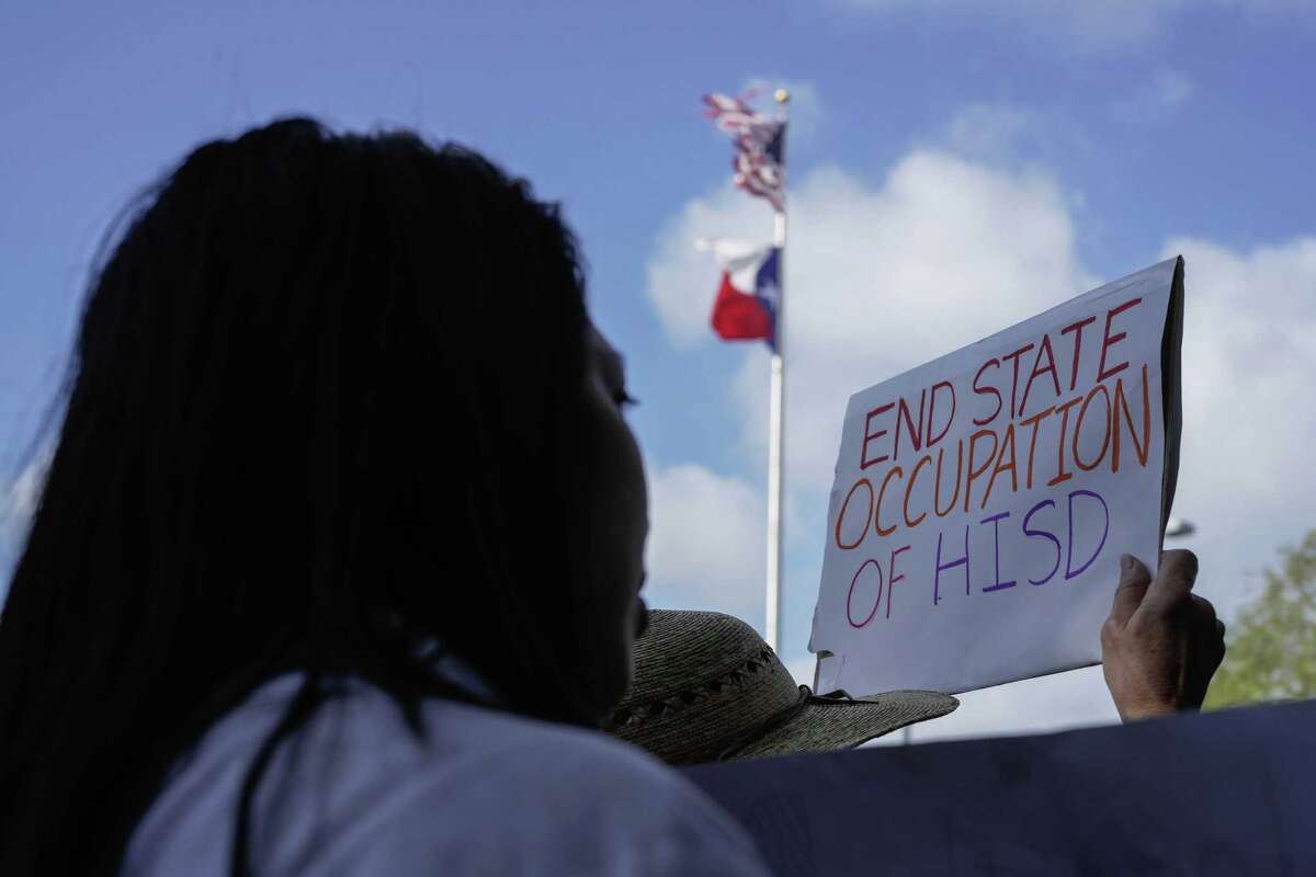 HISD library policy draws intense criticism at large Saturday rally