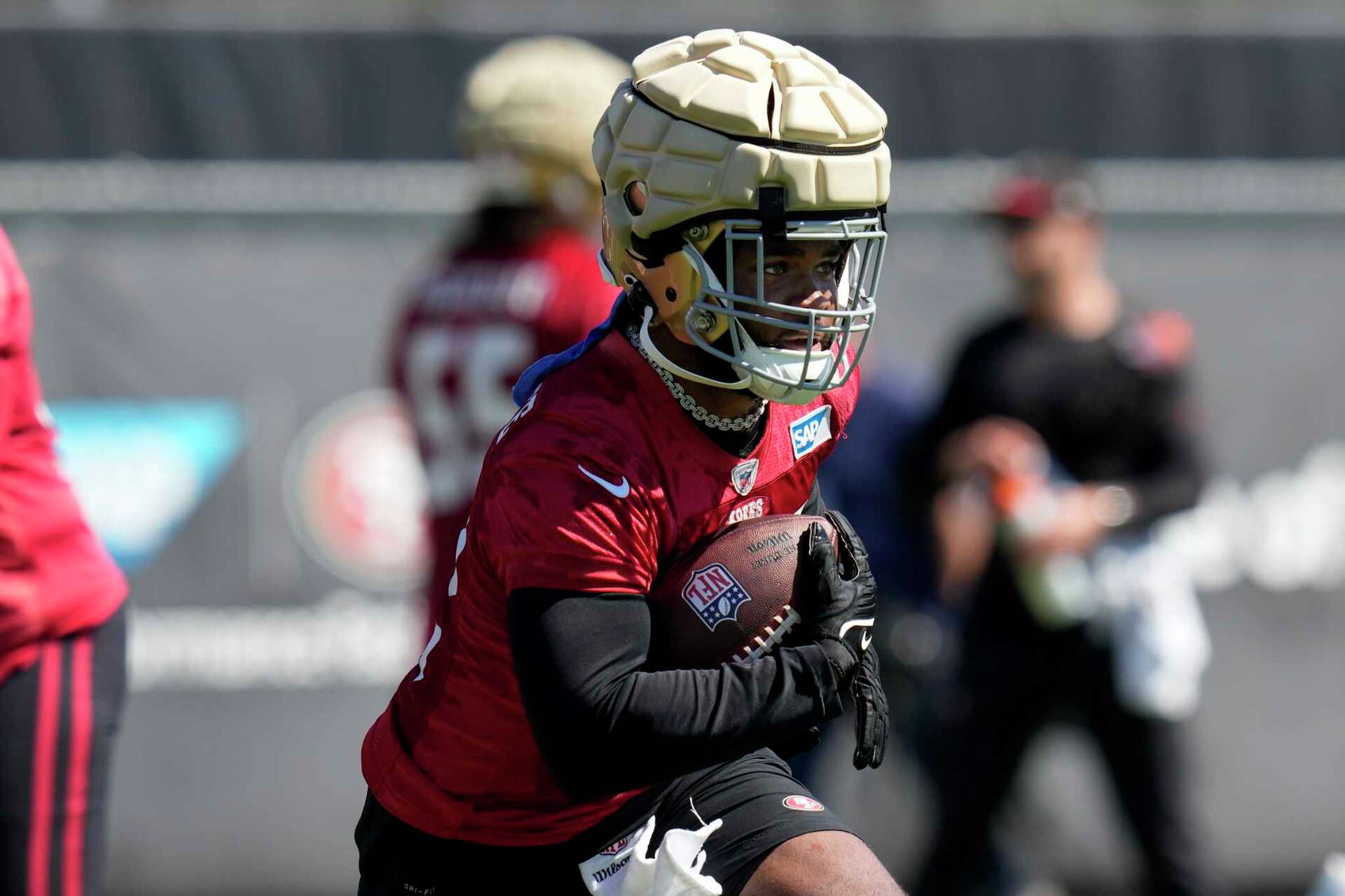 Ty Davis-Price busting out in practice; QB Brandon Allen goes deep