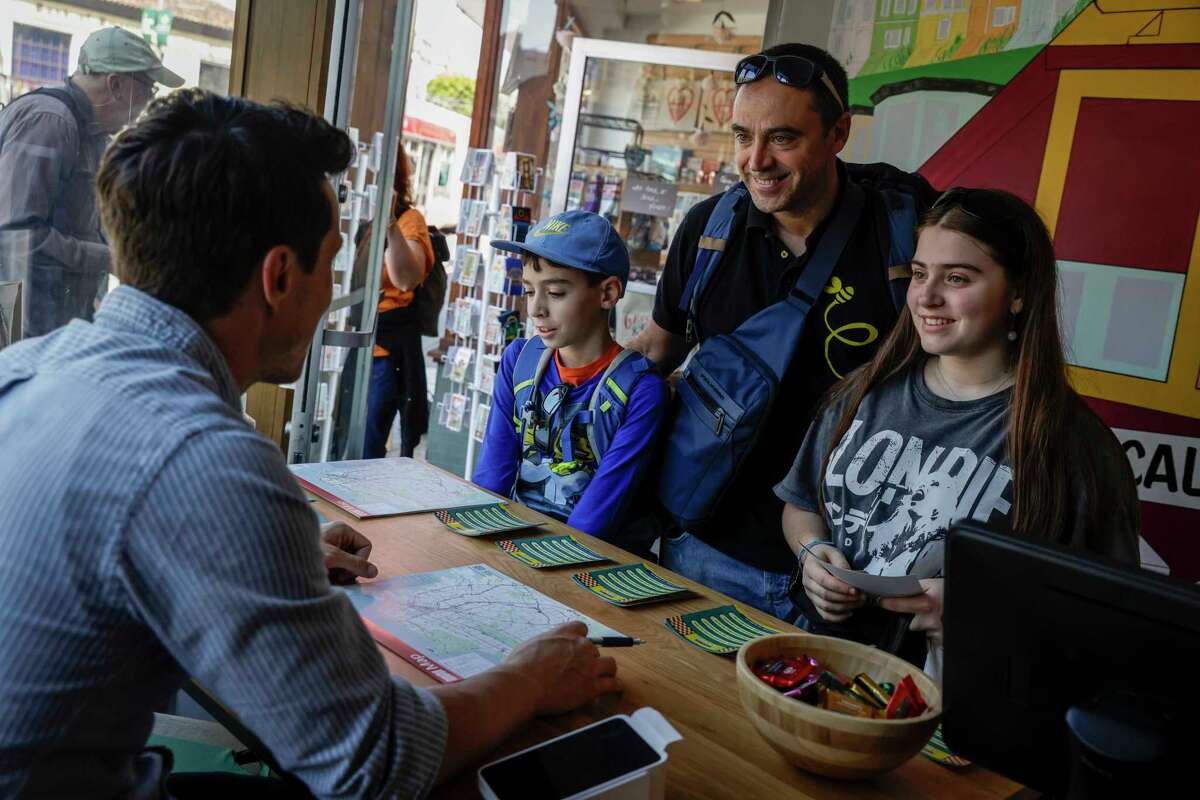5th-generation San Franciscans offer tips for tourists at new center
