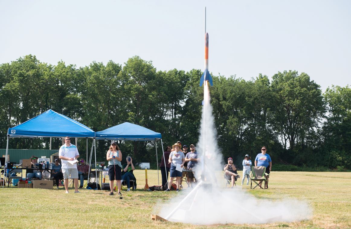 SIUE teaches teachers with rocketry program