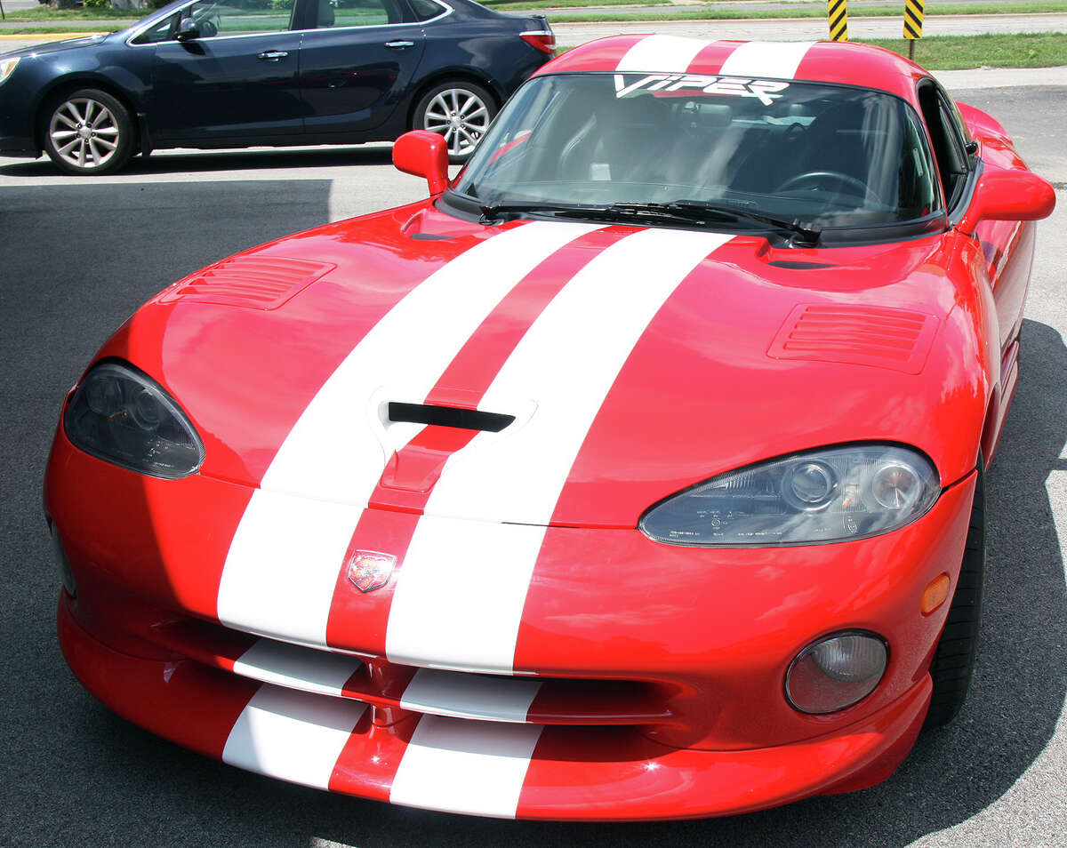 Dodge's Viper offers old-school charm that engages driver
