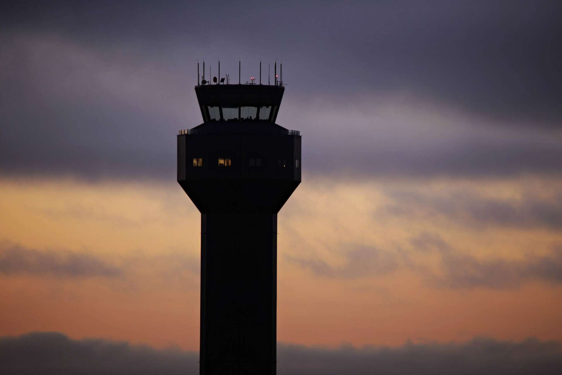 Oakland Airport considers changing its name