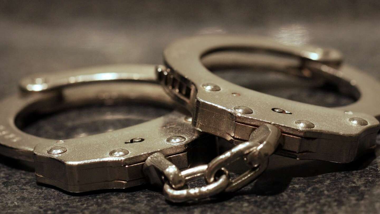 Wood River man charged with robbery, assault of vehicle passenger