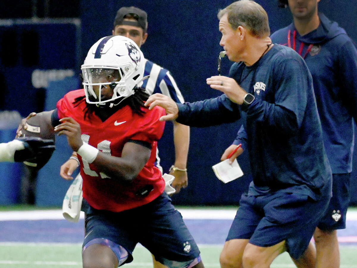 Jim Mora has decision on UConn starting quarterback job