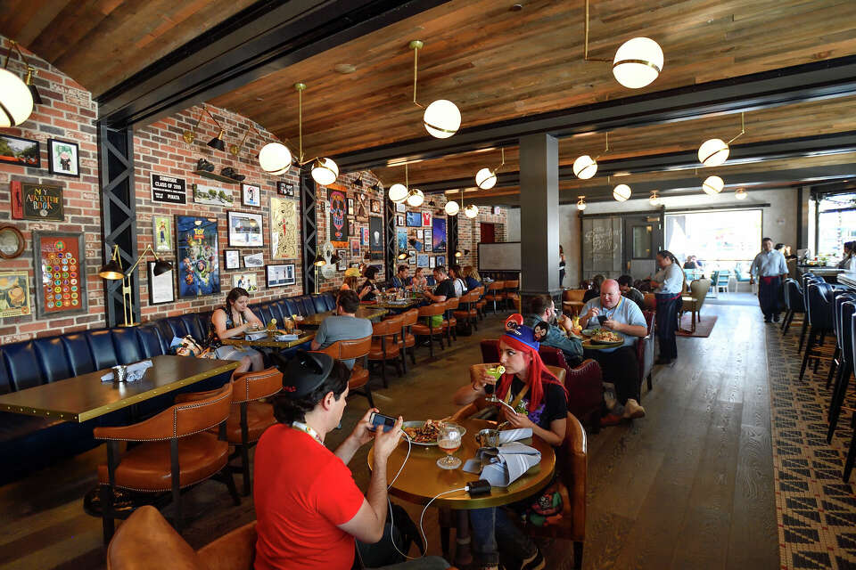 Lamplight Lounge: Expert tips for seats without reservations