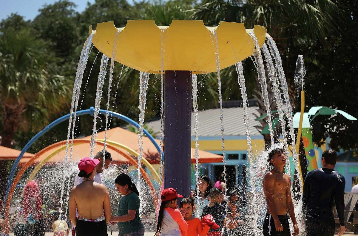 SeaWorld adds heat to its extreme weather visitor return policy