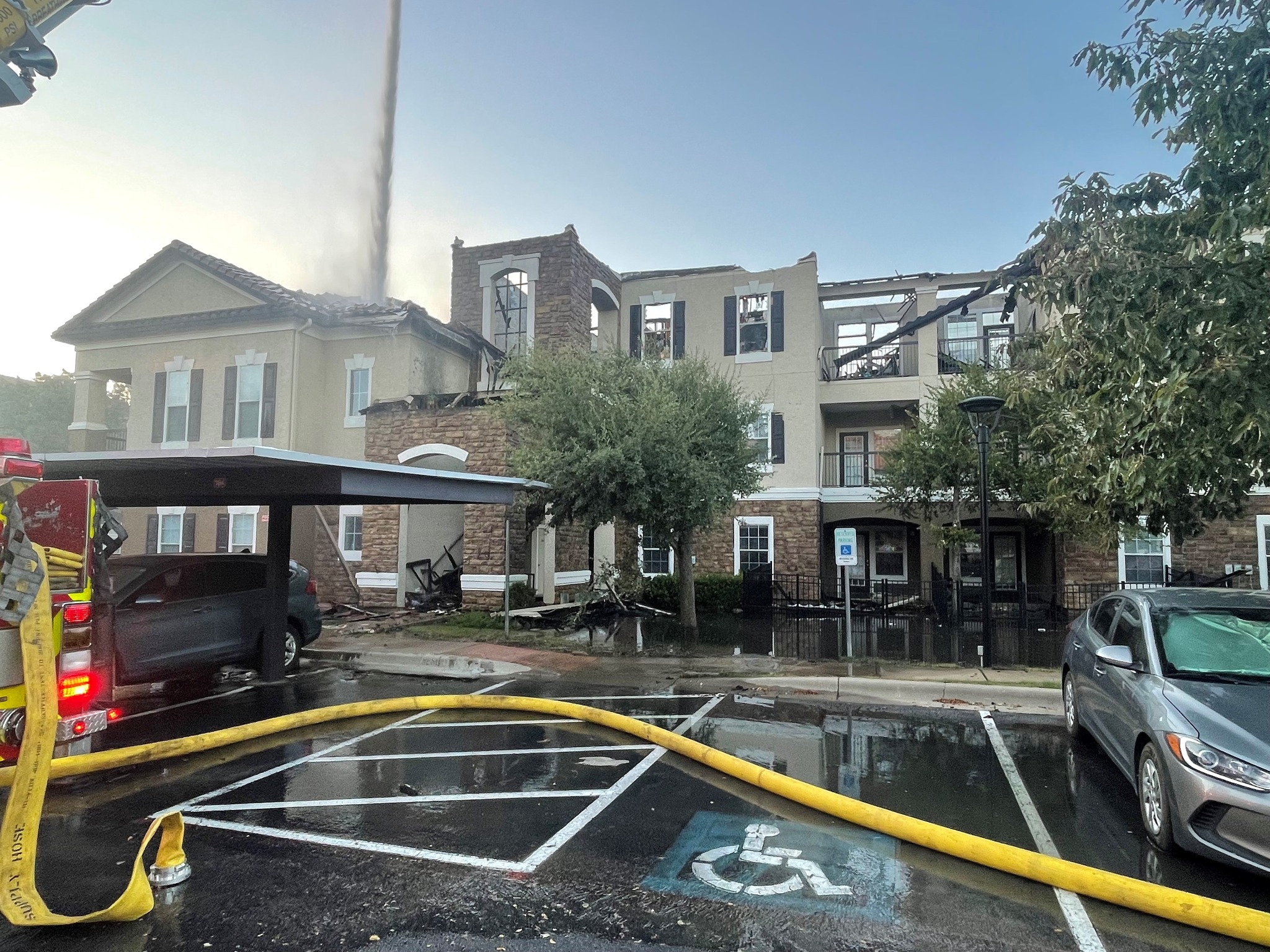 Parmer Lane fire displaces residents in Cedar Park
