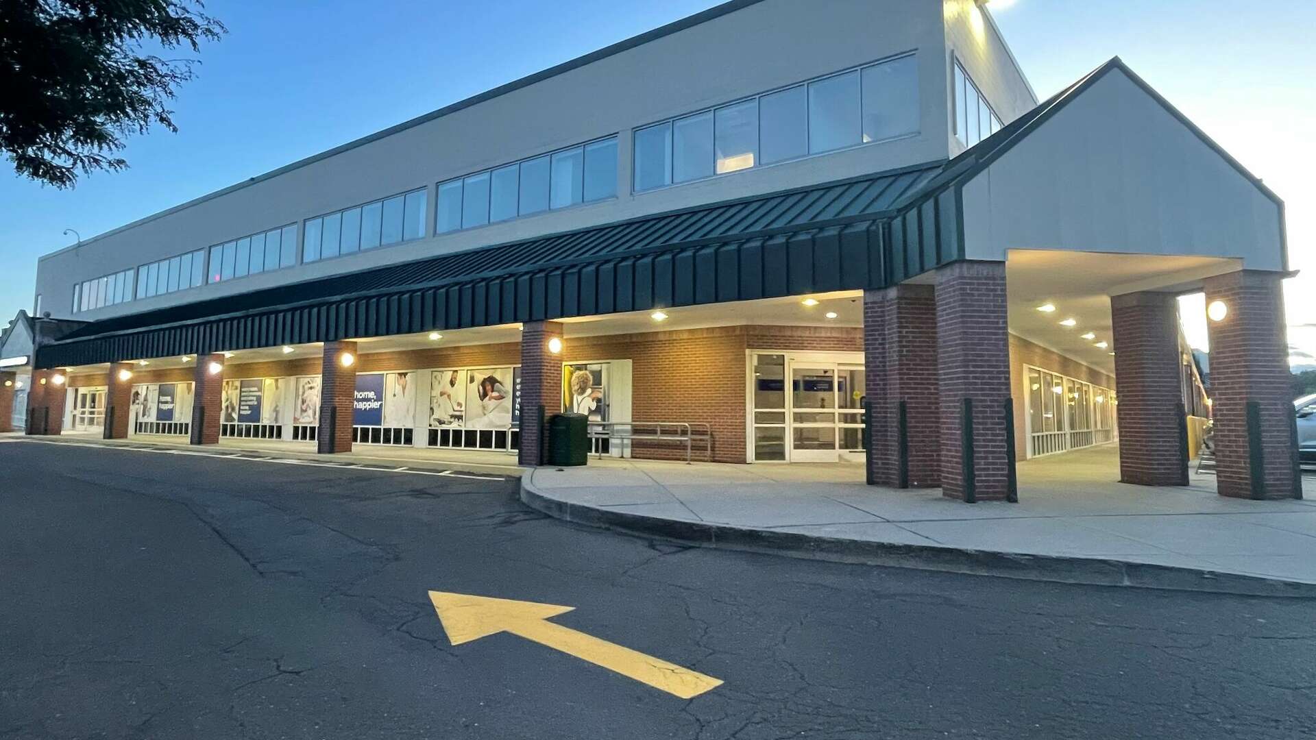 Bob’s Stores and EMS flagship stores to open in CT