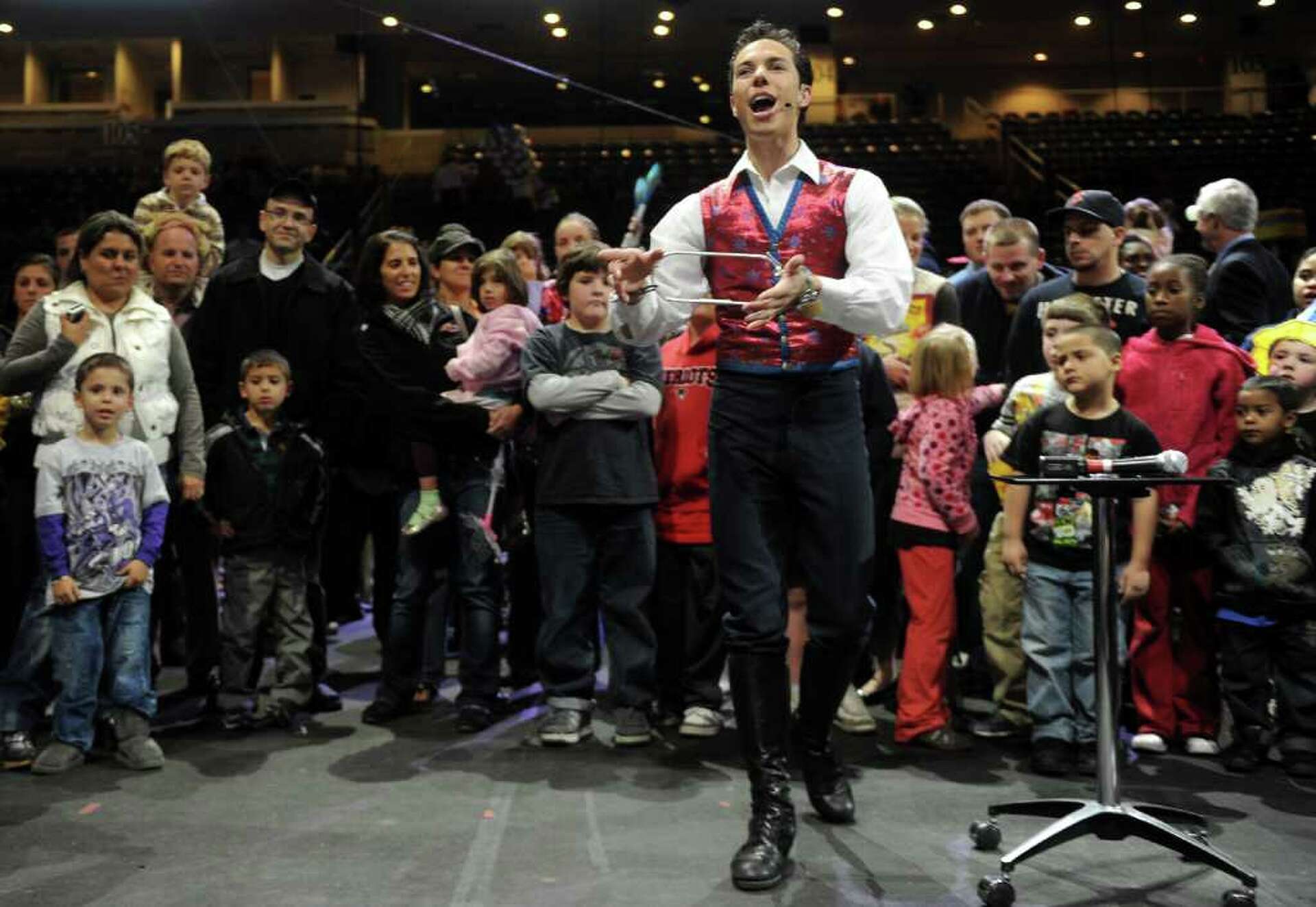 'Fully Charged' circus comes to arena for 8 shows