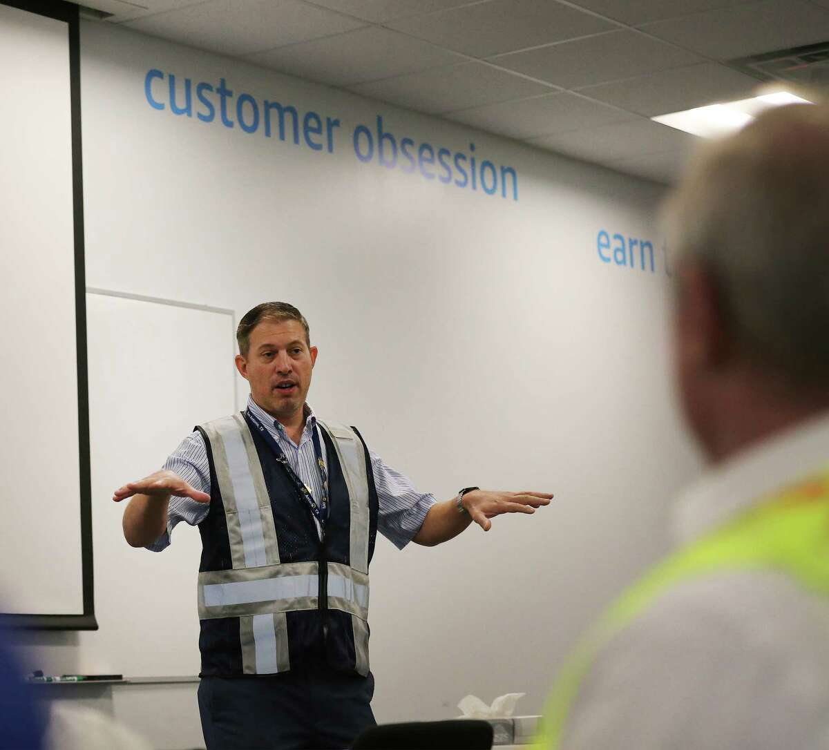 How Amazon’s new fulfillment center is achieving faster delivery